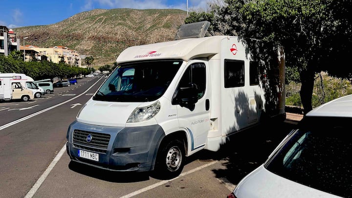 Camper Tenerife_ Los Cristianos "Pino Camperino" - Los Cristianos