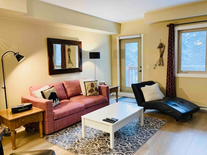 Premium 1br1ba King Suite/mtn. Views / Balcony, Bbq, Heated Pool & Hot Tubs &Gym - Alberta