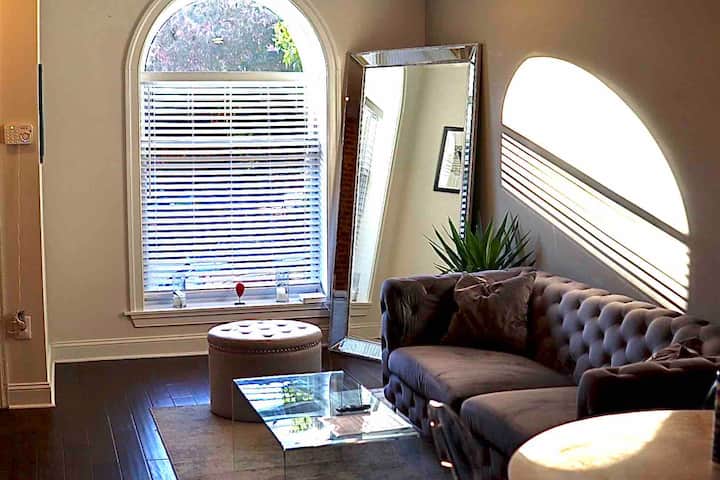 Luxury Canton Home W/rooftop Deck +Private Parking - Dundalk, MD
