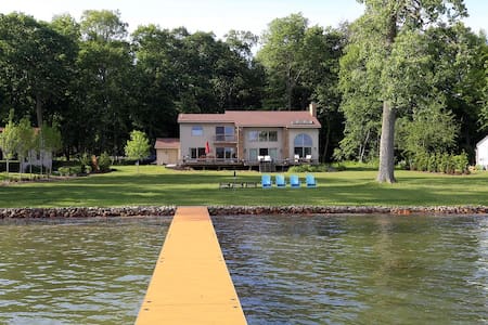 Clark Lake Vacation Rentals & Homes - Columbia Township, MI | Airbnb