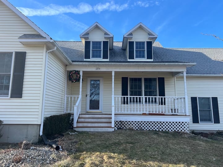 Room With Full Bath, Queen Bed - Marlborough