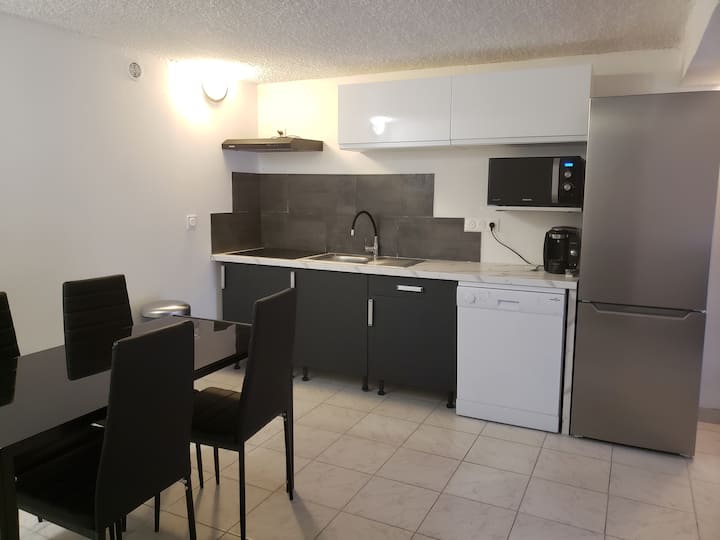 Un Beau Logement T2 Dans Quartier Calme-b - Miramas