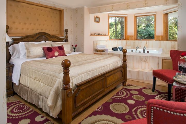 Cherry Valley Manor B&b: Jacuzzi With A View Suite - East Stroudsburg, PA