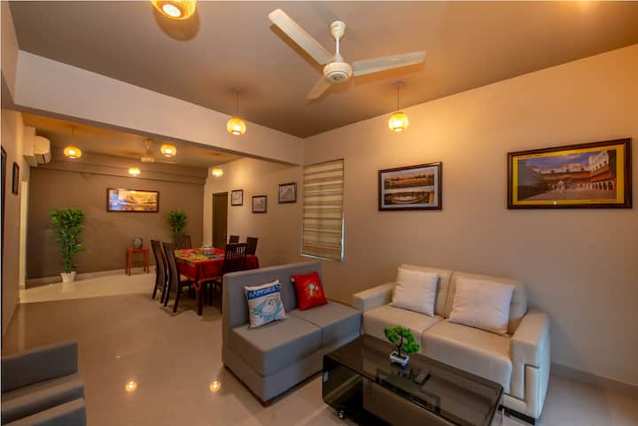 Modern, Decor, Quiet Air-conditioned Apt. - Kolkata