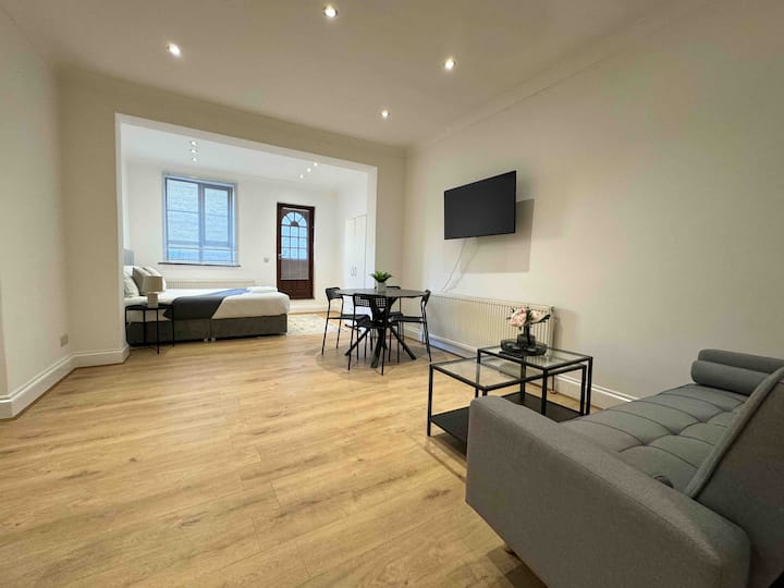 Studio Haven With Balcony In Regents Park! - Bloomsbury
