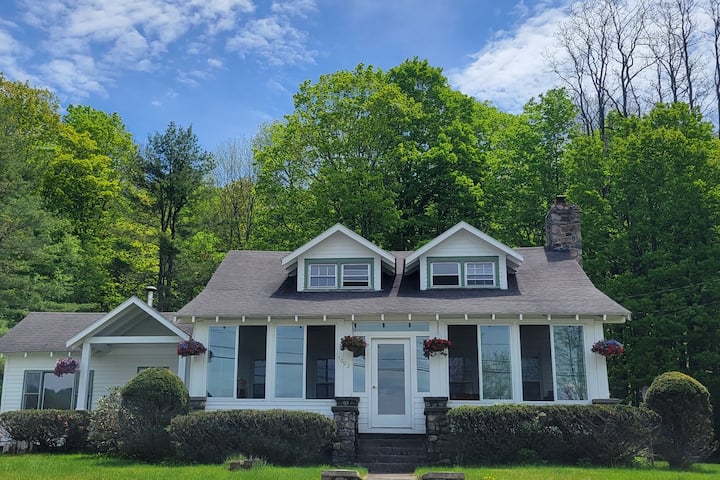 Lake Front Cottage With Private Dock &Water Access - Adirondack, NY