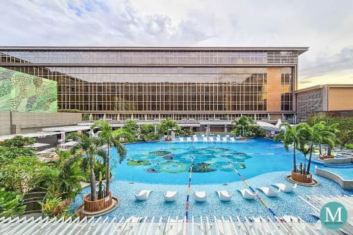 Sheraton Manila Hotel near NAIA Terminal 3 - Bed and breakfasts for ...