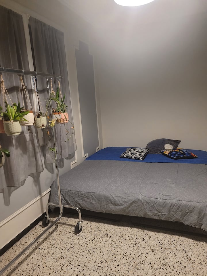 Chambre Dans
Appartement Avec Ascenseur. - Alès