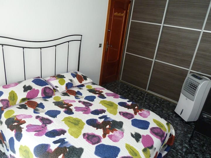 Your Home Away From Home - Breakfast Included - Badalona