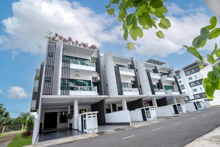 Lux Party Holiday Home 3 Storeys - Kuching