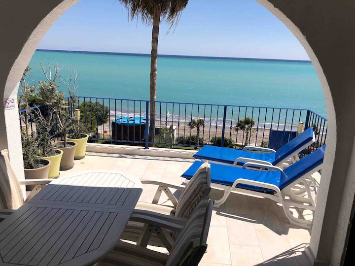 Beach Front Two Bedroom Apartment With Sea View - Писсури