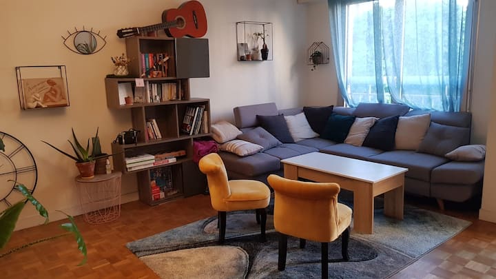 Charmant T2 Avec Balcon Et Parking - Paris