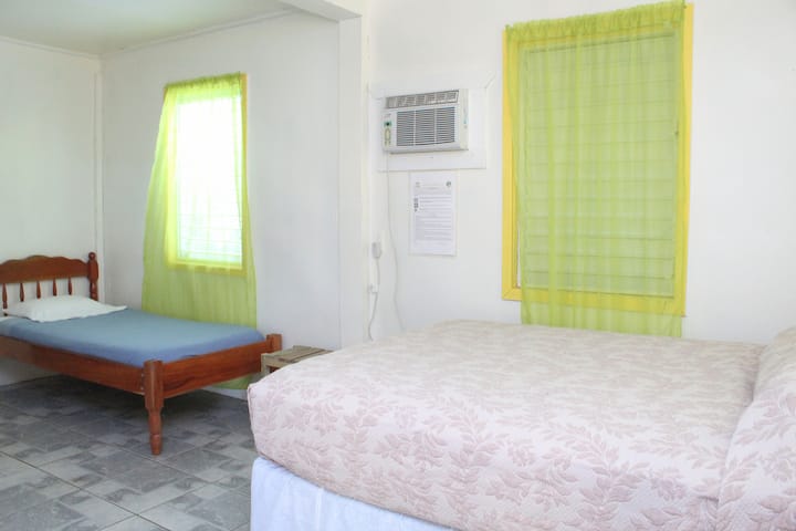 Julia´s Cabanas - Placencia
