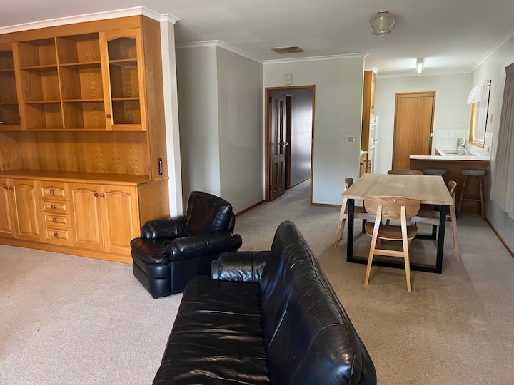 Central Home With Spa And Off-street Parking - Horsham