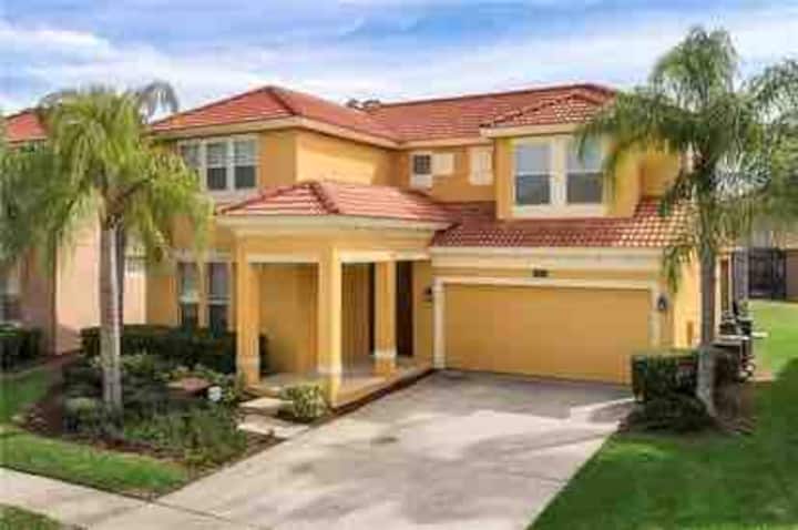 Cheerful 4 Bedroom 4 Bath Villa With Pool - Kissimmee, FL