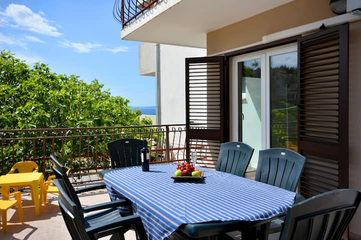 Large Sunny Seaview Apartment - Podstrana