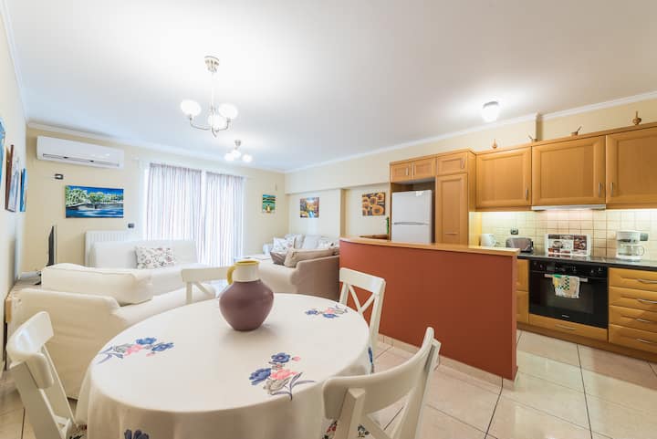 A New Stylish Apartment With Parking At Acropolis - Athènes