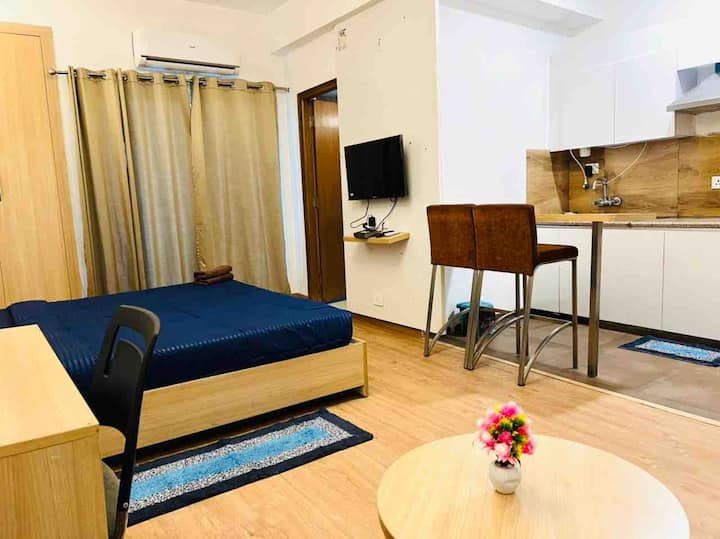 Triangle By Noida Studios - Noida