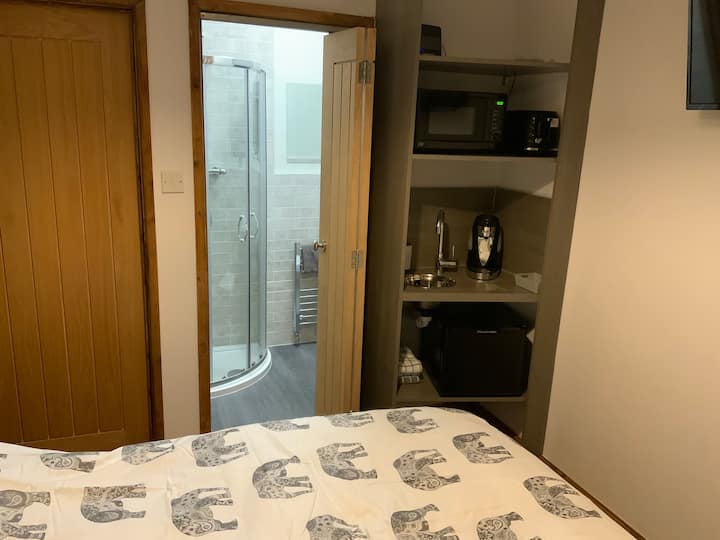Self Contained Room With Private Entrance - Corfe Castle