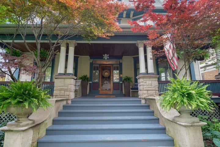 Beautiful Chicago Mansion/20 Min. O'hare/ Downtown - Chicago, IL