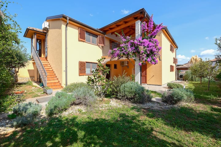 1-bedroom Vacation Home  With Free Parking - Rovinj