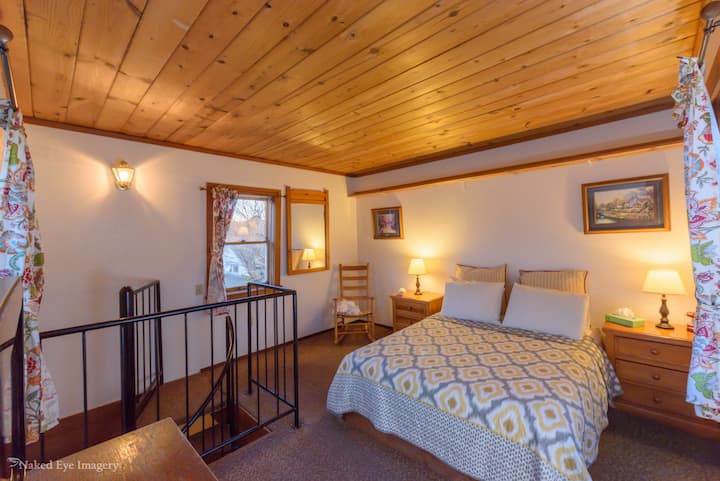 Sears Tower - Dog Friendly - Mendocino