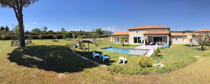 Villa à La Campagne 184m2 Idéalement Située / Mer - Côte d'Azur