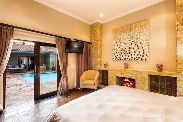 Deluxe Room 7 · Honeymoon Suite - Herolds Bay