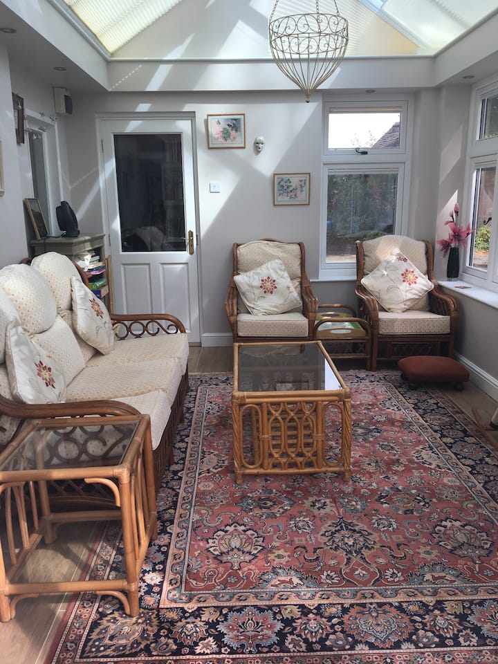 Victorian Charm On Banks Of River Severn - Welshpool