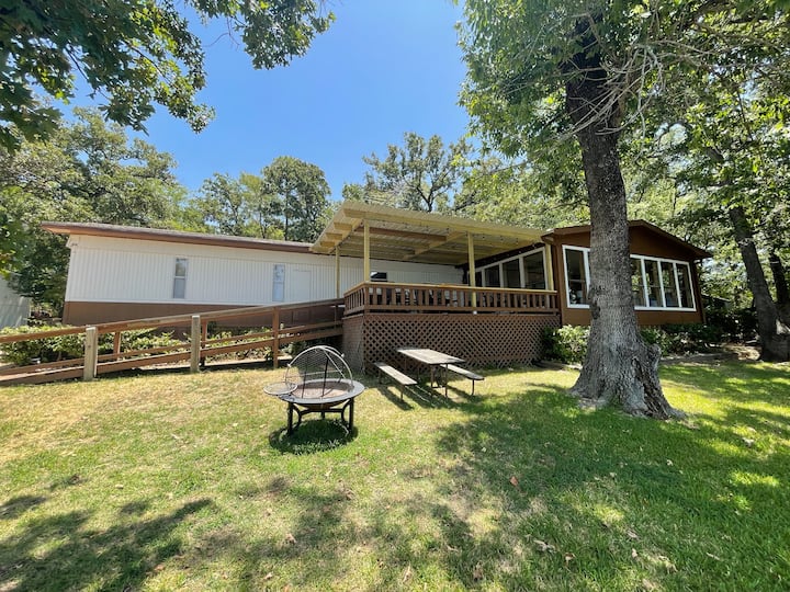 Lakefront With Private Dock, Deep & Sandy Bottom - Log Cabin, TX