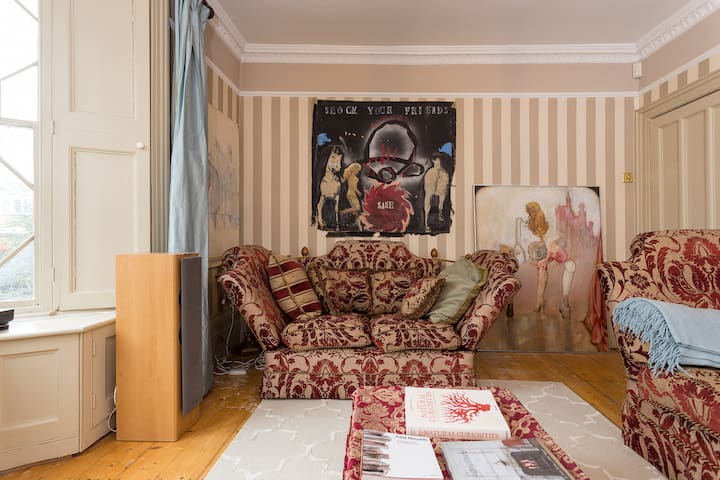 Lovely Historical Home With Gardens - London