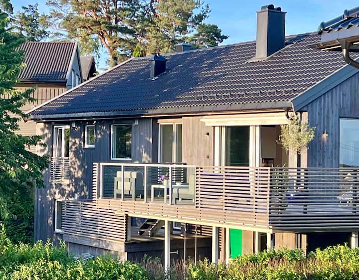 Familievennlig Og Romslig Enebolig Ved Badevann - Kristiansand