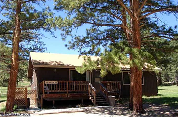 Cabin 22, Spacious 2 Bedroom Cabin W/hot Tub - Estes Park, CO
