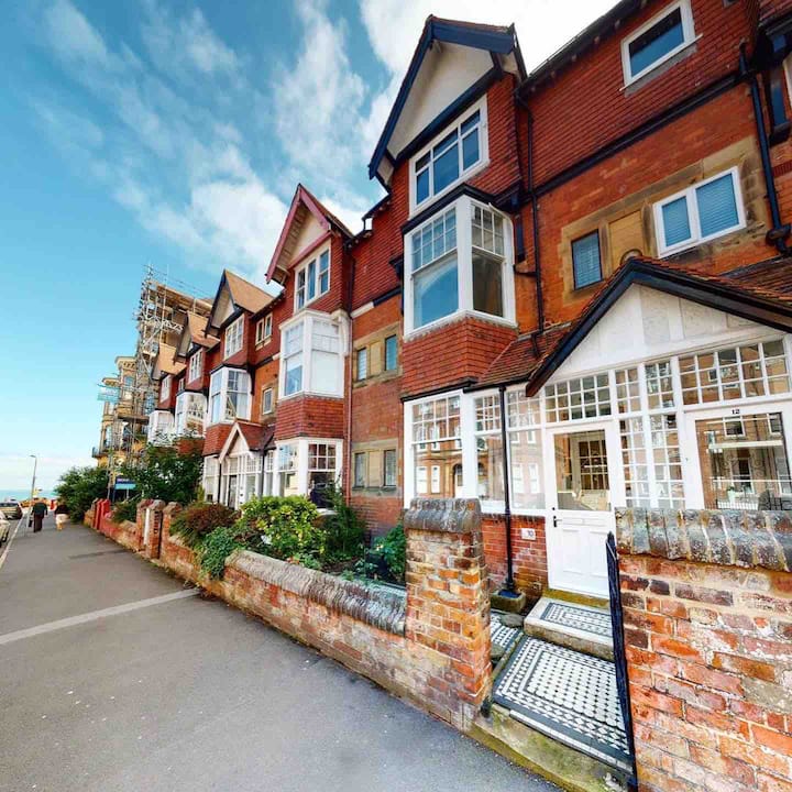 No.10 Seaside Apartment - 1st&2nd Floor - Scarborough