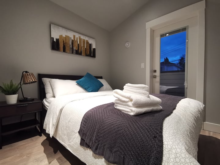 Independent Two Floor House 2b2b Modern Design - North Vancouver
