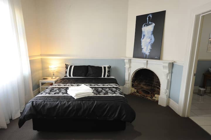 Central Victorian Terrace House *Free Wifi* - Bendigo