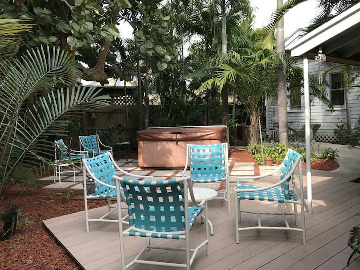 The Peacock's Nest - West Palm Beach, FL