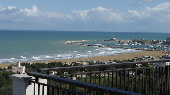 A 500 M Dal Mare Con Terrazza Panoramica - Vieste