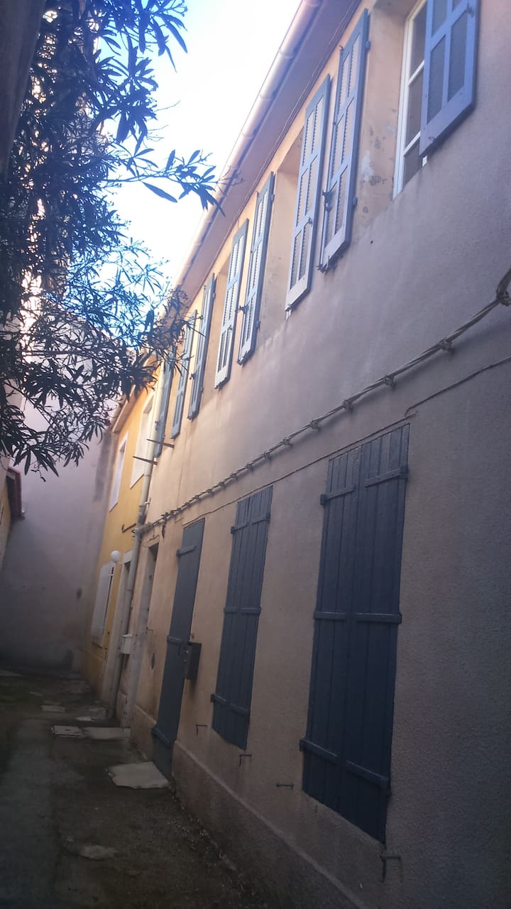 "Un Air De Village Dans La Ville !" - Marseille