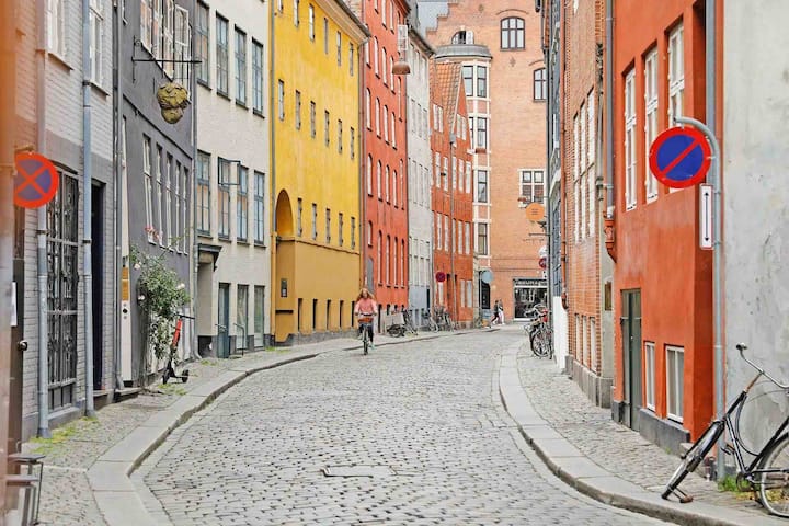 Stay On Cph’s Oldest & Most Romantic Street! - Copenhaguen