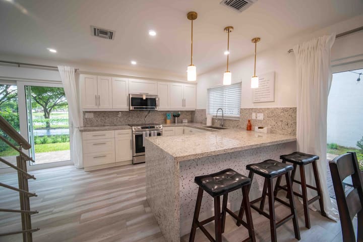 Miami Family Lake House 3bd/2bth 3beds 6 Guests - Cutler Bay, FL