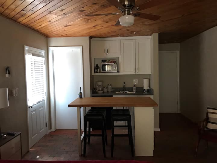 Studio @ Casa Sienna: Sparkling Clean & Location! - Albuquerque, NM