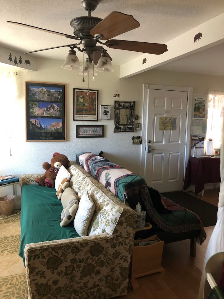 Yosemite Way Inn Bear Room (Parking Included) - Groveland, CA