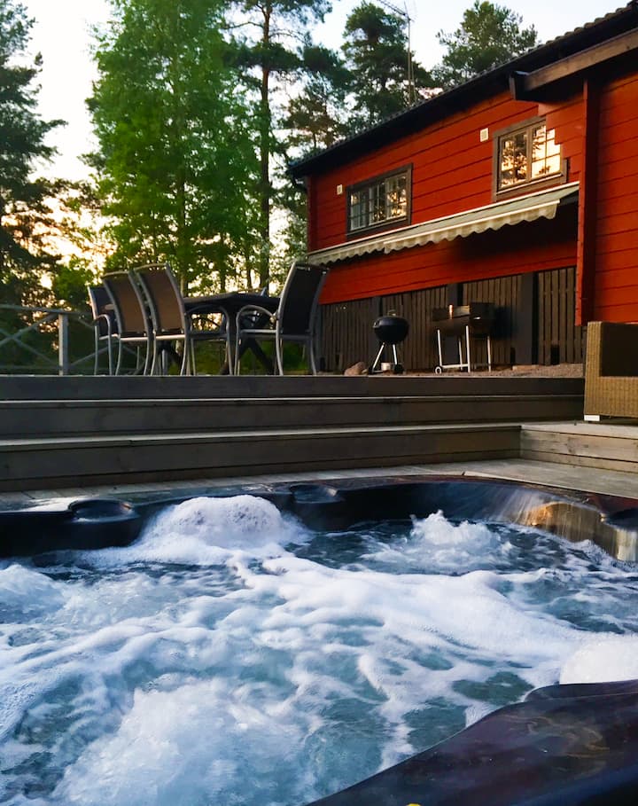 Näkna Hill - House For 6p With An Outdoor Jacuzzi - Åby