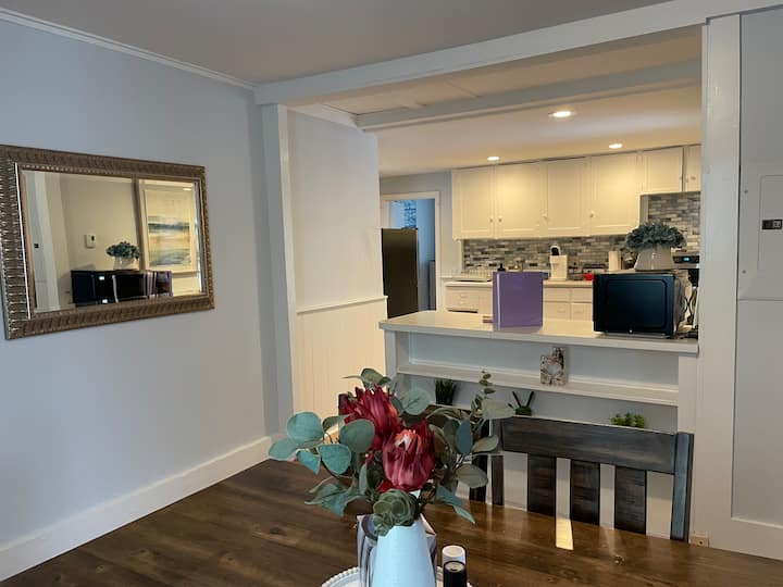 Quiet & Peaceful  2bdrm Walk To Town Pet Friendly - Burlington, VT