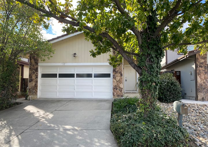 Beautiful & Convenient 3 Bedroom/2.5 Bath Home - San Jose, CA
