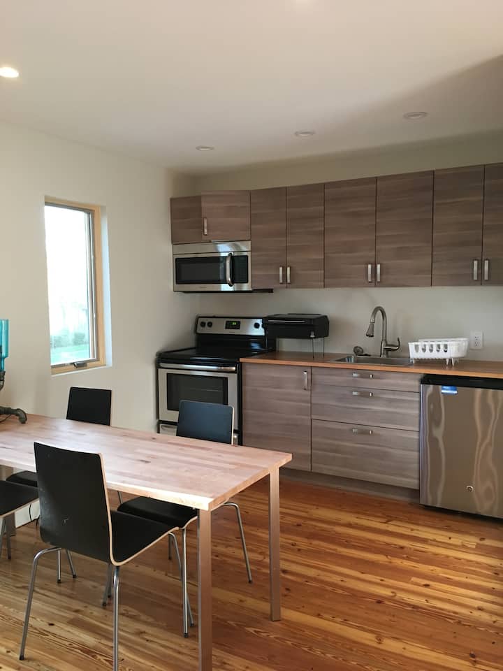 Cozy Guest House W/ Roof Deck - Washington, D.C., DC