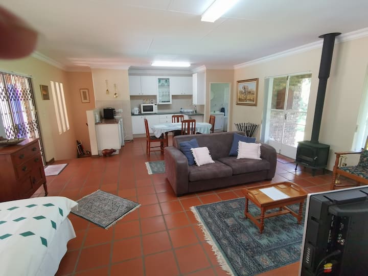 Spacious Flat Within Secure Property In Randburg - Randburg
