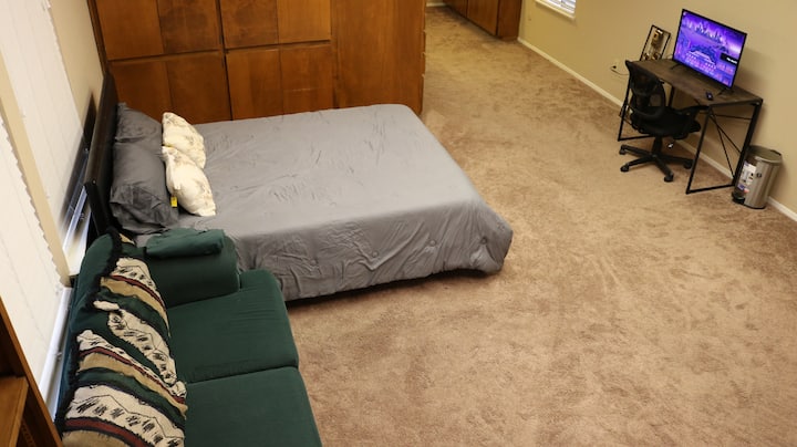 Studio Near National Parks, Pool, Gigabit Internet - Fresno, CA