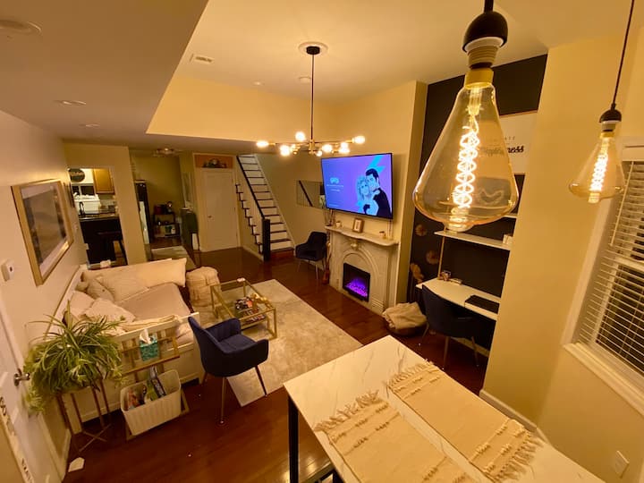 2 Bedroom Apt W/ Daybed, Fast Wi-fi & 2workspaces - Juniata, PA